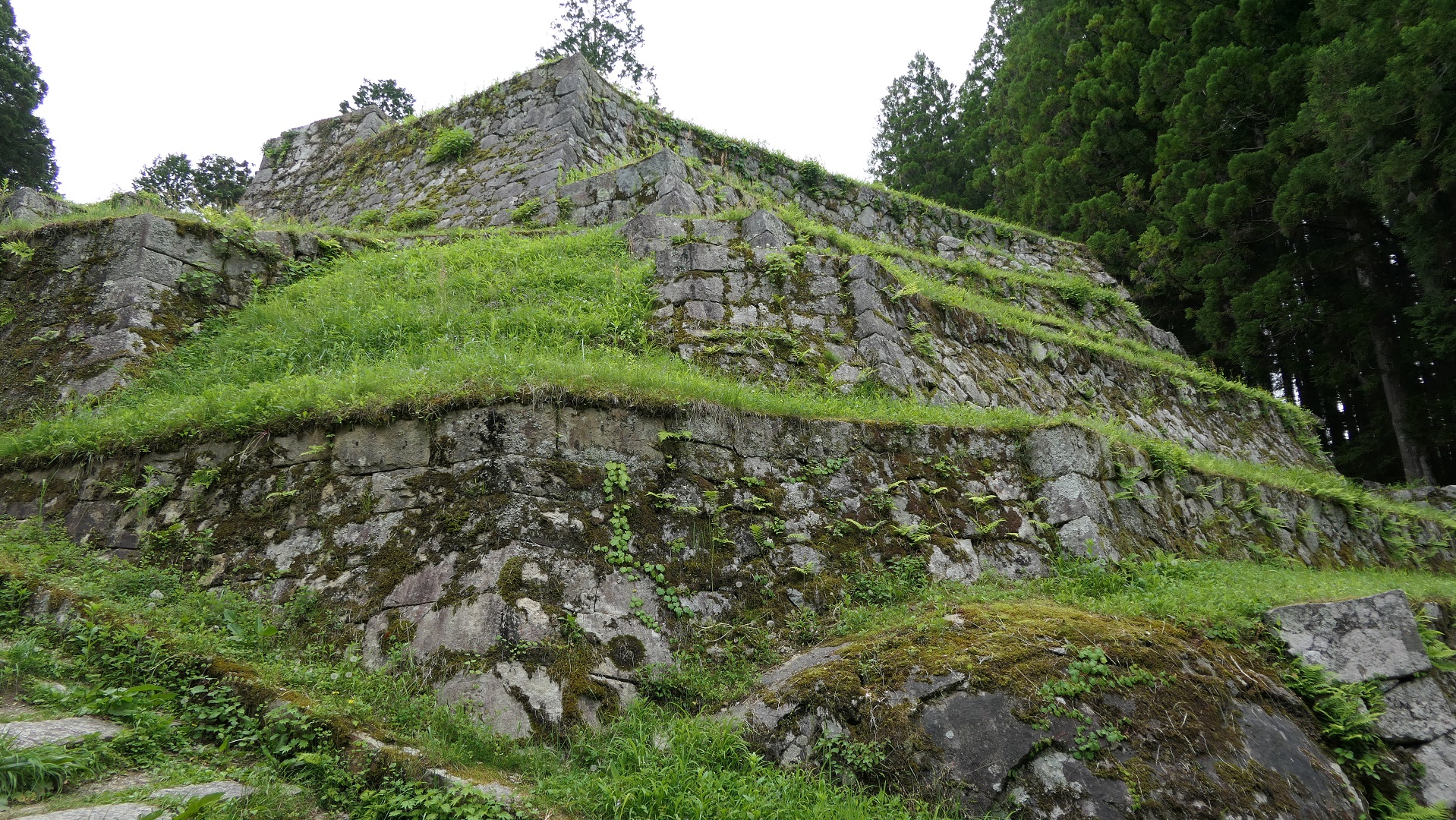 Nagatsubone enclosure – 日本200名城バイリンガル (Japan's top 200 castles and ruins)