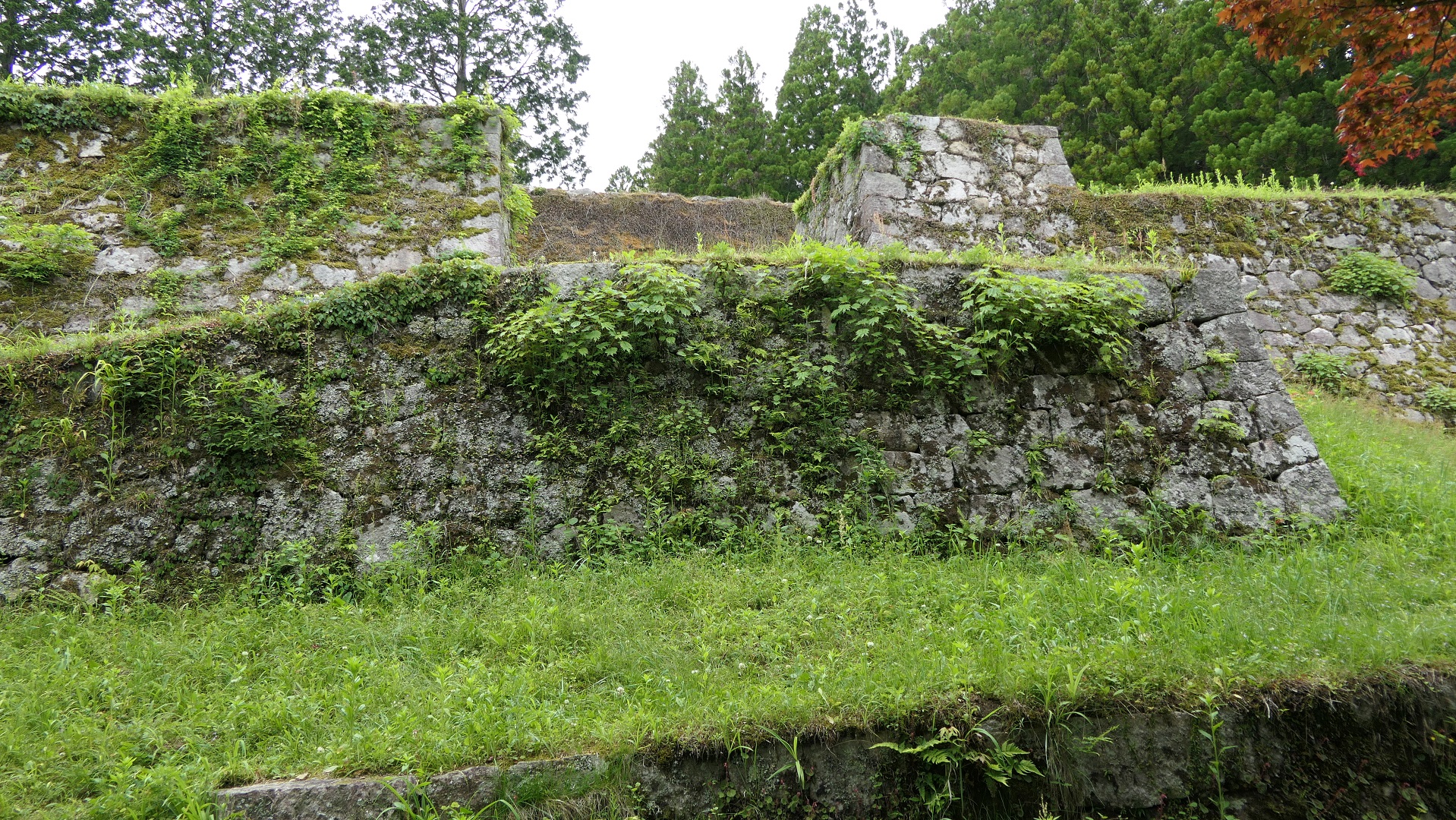 Nagatsubone enclosure – 日本200名城バイリンガル (Japan's top 200 castles and ruins)
